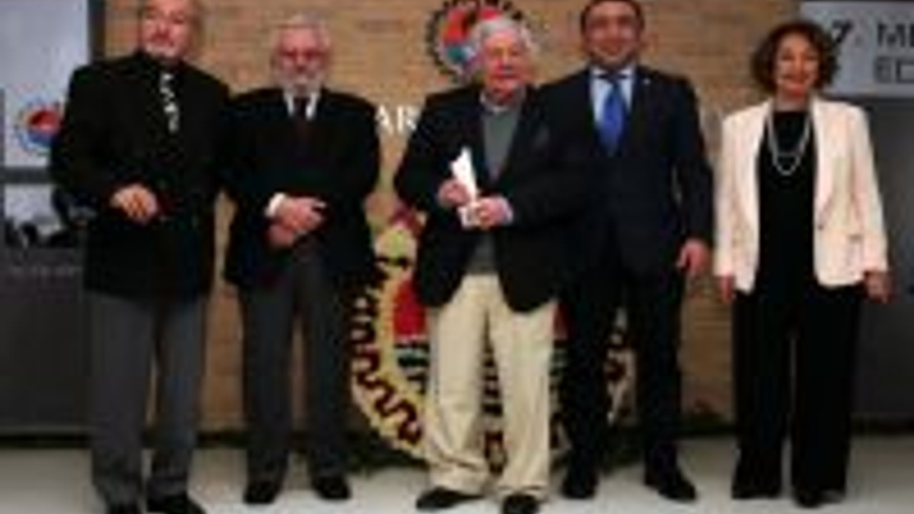 Mersin Kenti Edebiyat Ödülü Demir Özlüye Verildi | Güncel