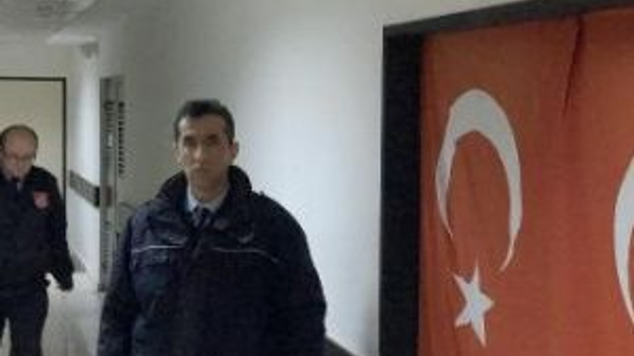 Şehit Polis Mahmut Bilgin İçin Morgun Kapısına Türk Bayrağı Asıldı | 3 ...