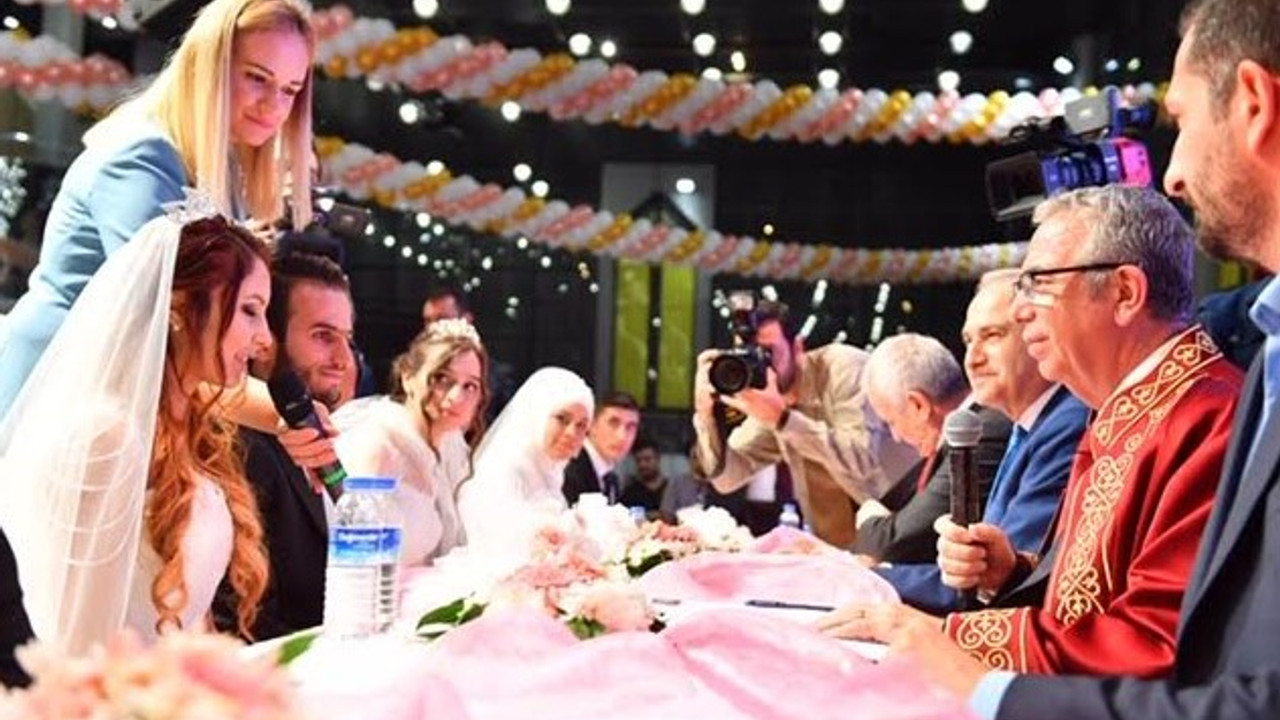 Ankara Büyükşehir Belediyesi'nden 219 çifte toplu nikah töreni | Yerel Ankara Büyükşehir Belediyesi'nden 219 çifte toplu nikah töreni | Yerel