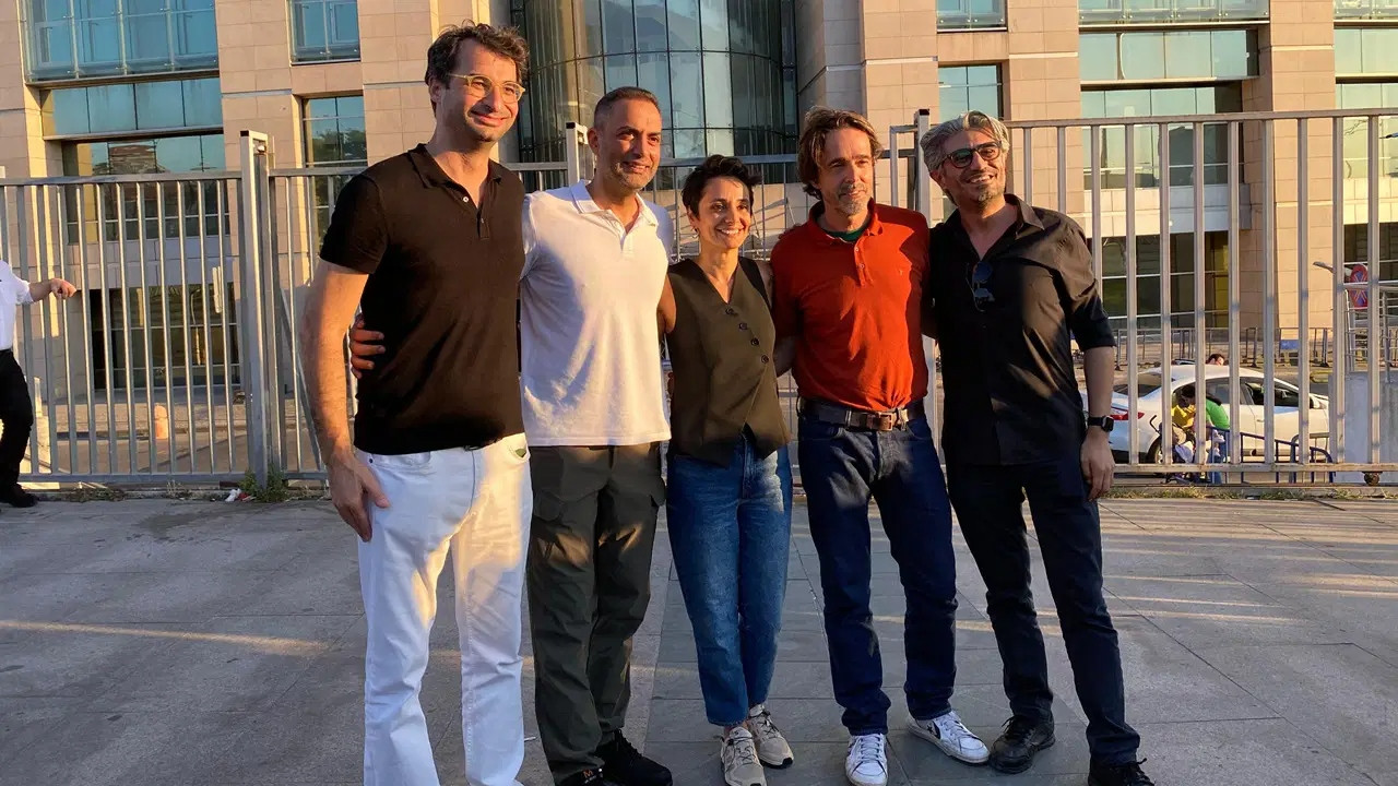 Halkı yanıltıcı bilgiyi alenen yaymakla suçlanan gazeteci Timur Soykan ...