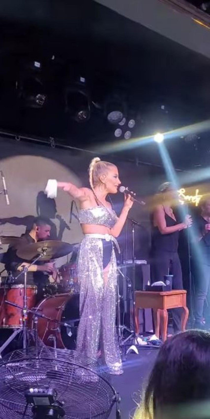 İrem Derici'nin kalça dekoltesini gören ''kumaş yetmemiş'' dedi! - Haber3