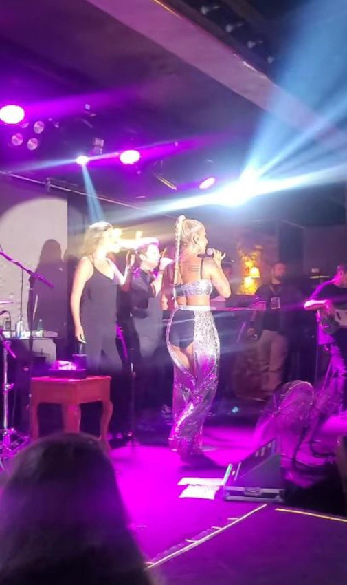 İrem Derici'nin kalça dekoltesini gören ''kumaş yetmemiş'' dedi! - Haber3