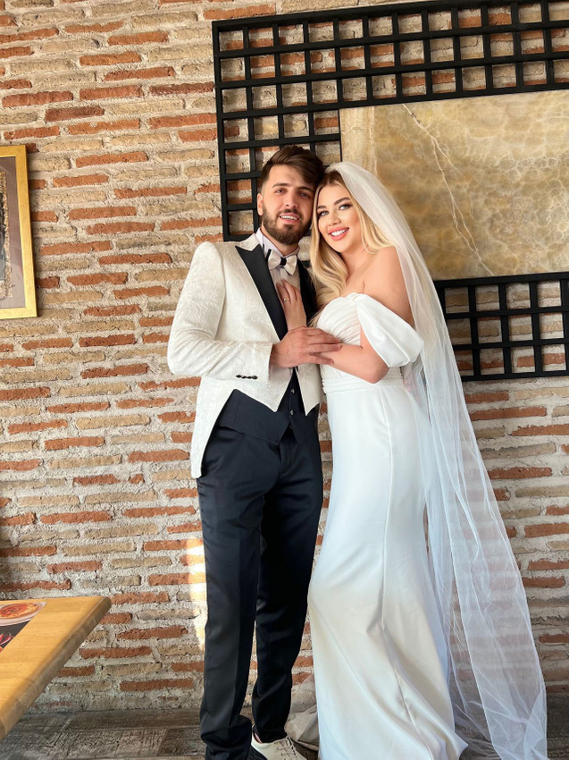 Güzel oyuncu sosyal medya fenomeniyle evlendi - Haber3