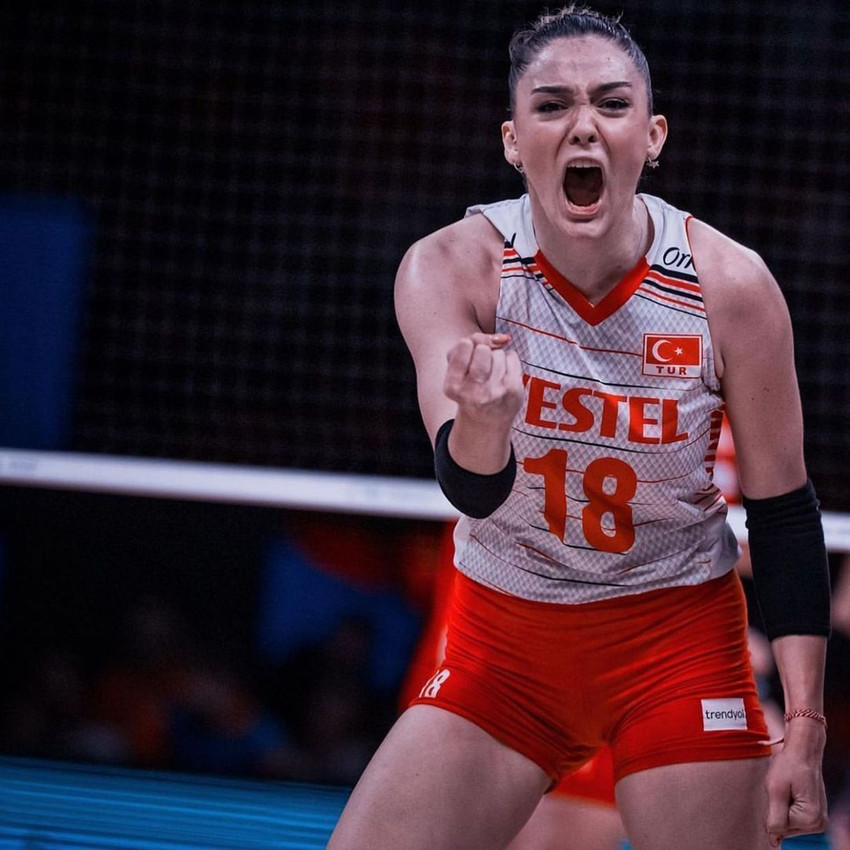 Zehra Güneş'ten 3 milyon takipçiye özel pozlar - Haber3