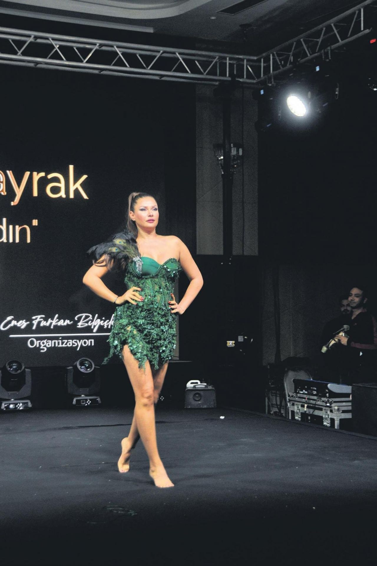 Tuğba Altıntop'un zor anları! Podyumda yere kapaklandı - Haber3