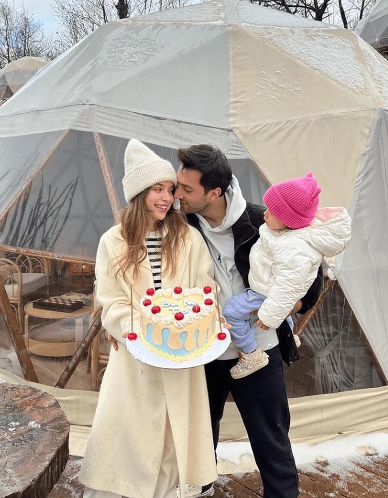 Hande Erçel'in kardeşi Gamze Erçel bikinili pozlarıyla beğeni topladı ...