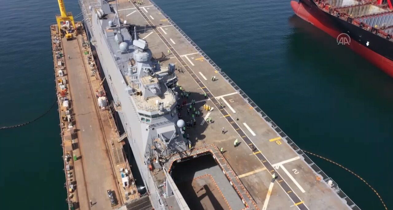 Dünya'da bir ilk olacak! Yerli ve milli SİHA gemisi için geri sayım ...