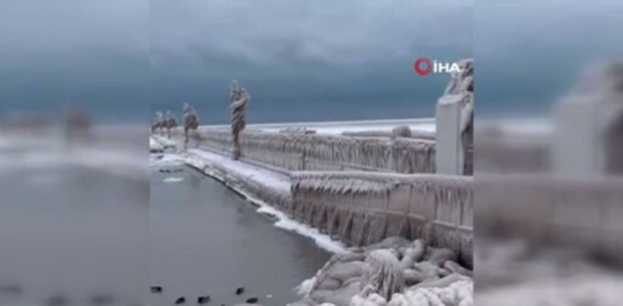 Film sahnesi değil gerçek: İskele ve fener donup buz tuttu - Haber3