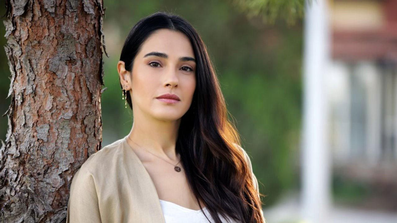 Ünlü oyuncu Funda Eryiğit bebeğini kucağına aldı - Haber3