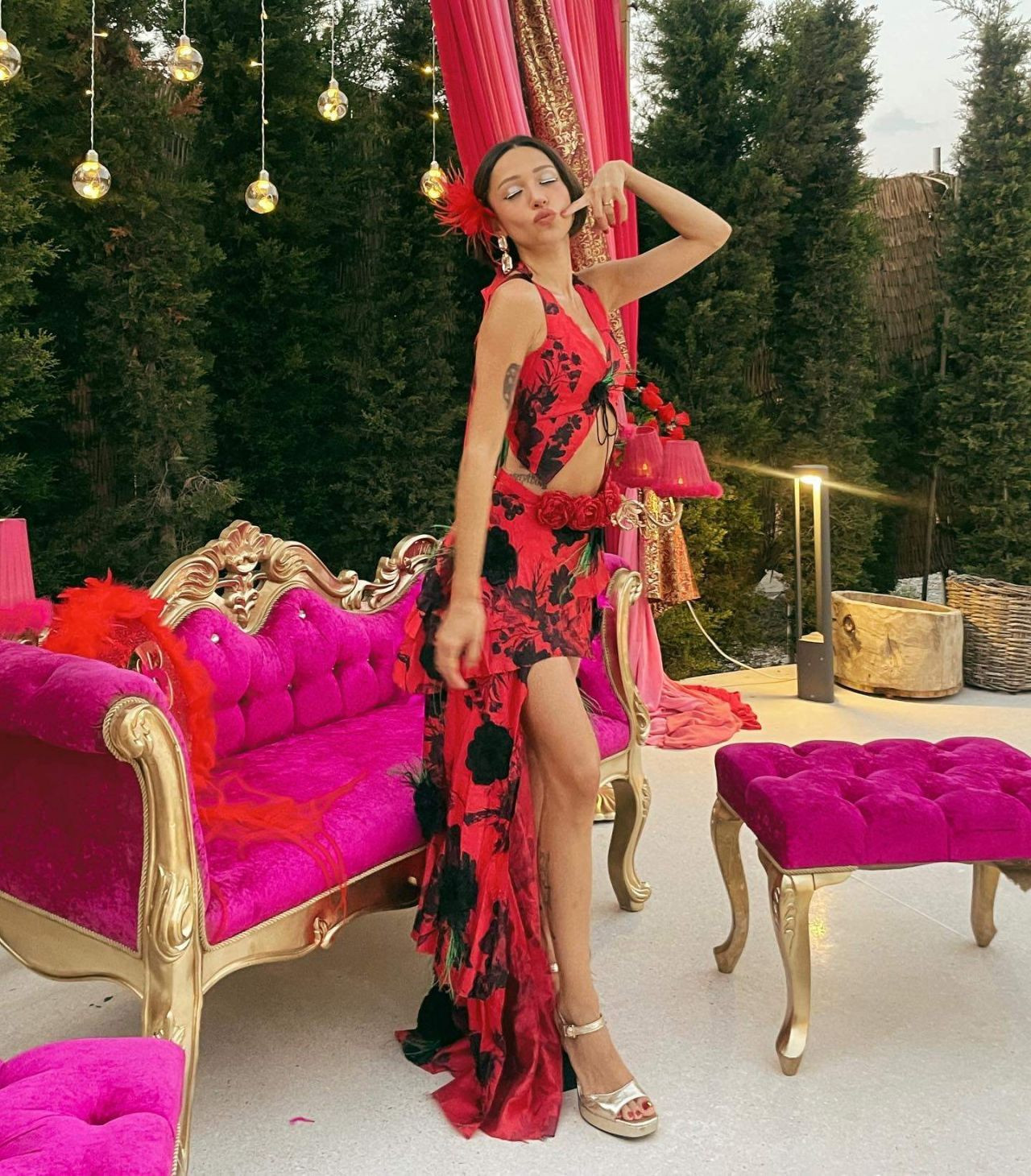 Zeynep Bastık'tan çılgın doğum günü partisi! Kerimcan'la dudak dudağa ...